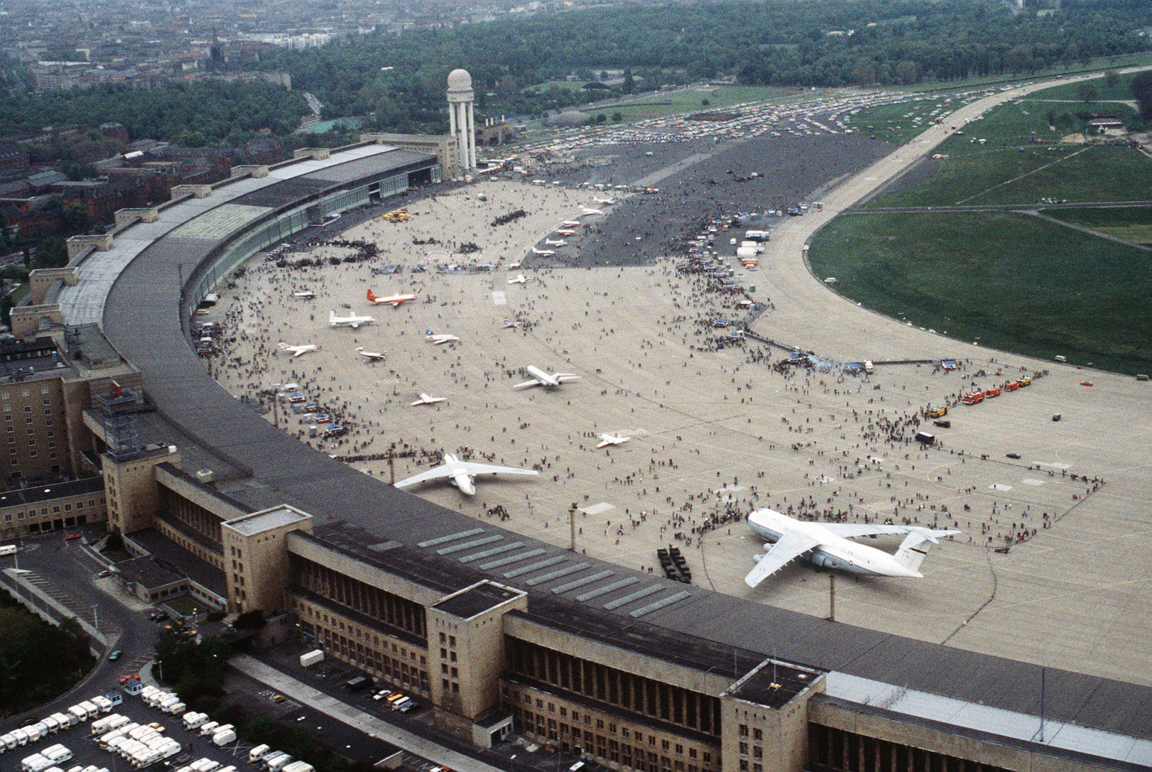 Architektur der Unfreiheit - Tempelhofer UnfreiheitTempelhofer Unfreiheit